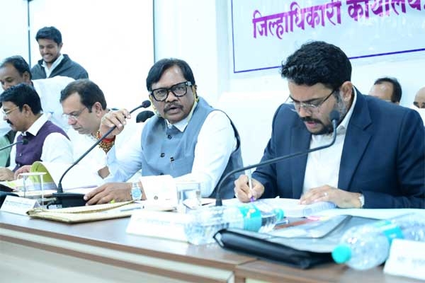 जिल्ह्याच्या विकासाचा सर्वंकष आराखडा तयार Guardian Minister Atram ...
