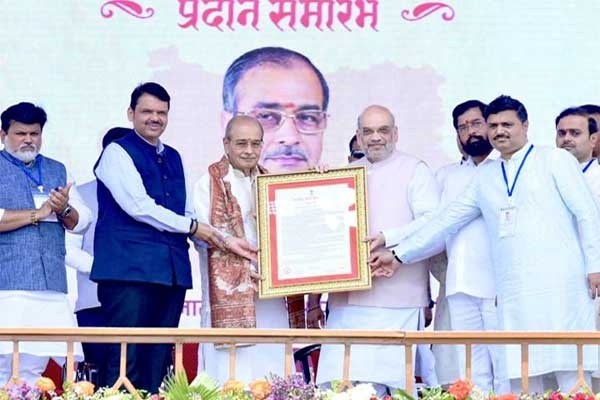 उद्ध्वस्त कुटुंबांना दिशा देण्याचे काम Appasaheb Dharmadhikari - Tarun ...