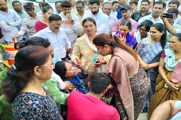 सामुहिक अंत्यसंस्काराचा दुःखद दुर्दैवी प्रसंग अनुभवला MLA Shwetatai ...