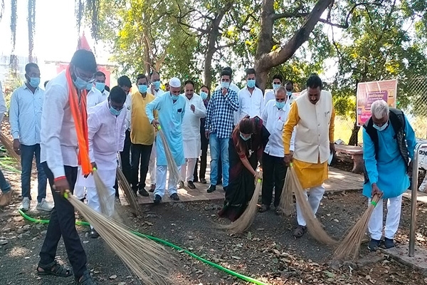Clean Chikhali-Ayodhya पदाधिकारी व कार्यकर्ते सहभागी - Tarun Bharat Nagpur