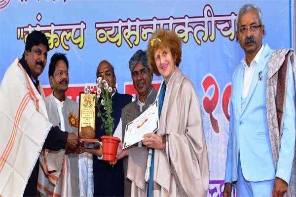 तरुणांनी अंमली पदार्थांपासून दूर राहावे Rajagopal P. V. - Tarun Bharat ...