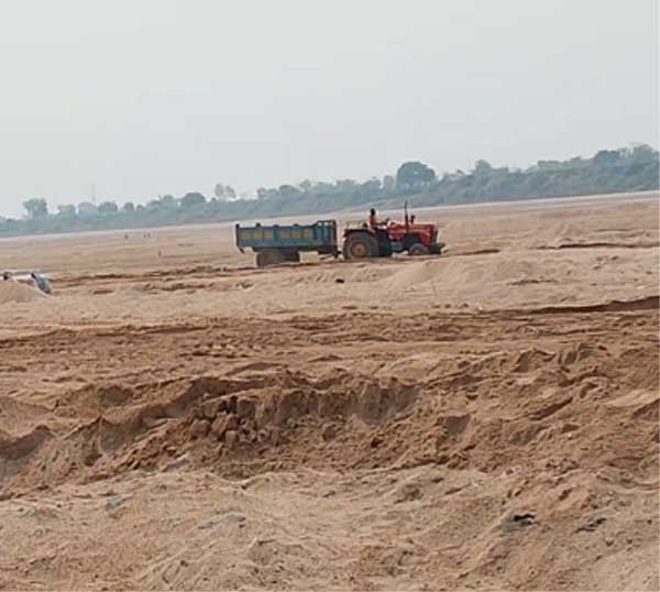 Reti Taskari :आरटीओ कार्यालयापुढेच रेतीचे वाहन पकडले - Tarun Bharat Nagpur