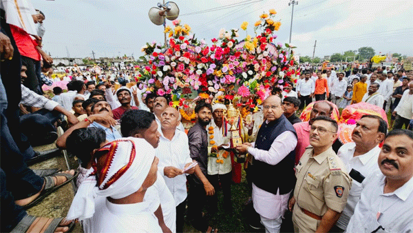 कठीण प्रसंगी केन्द्र व राज्य सरकार शेतक-यांच्या पाठीशी : माजी खासदार ...