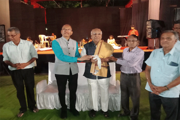 हनुमान मंदिर देवस्थान तर्फे डॉ. विलास Vilas Dangre - Tarun Bharat Nagpur