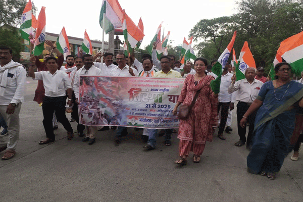 वर्धेत निघाली काँग्रेसची Congress' tricolor bike rally - Tarun Bharat ...